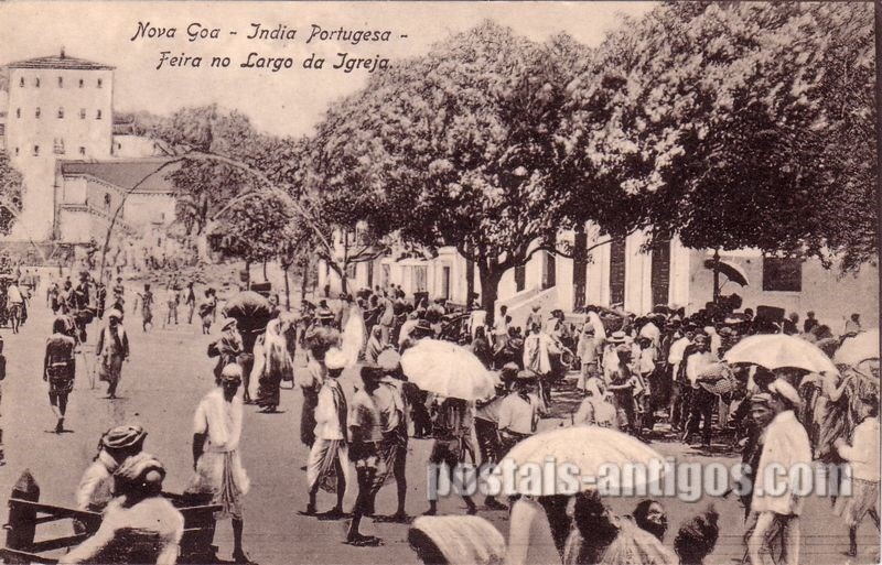 Feira no Largo da Igreja - Nova Goa - India Portuguesa