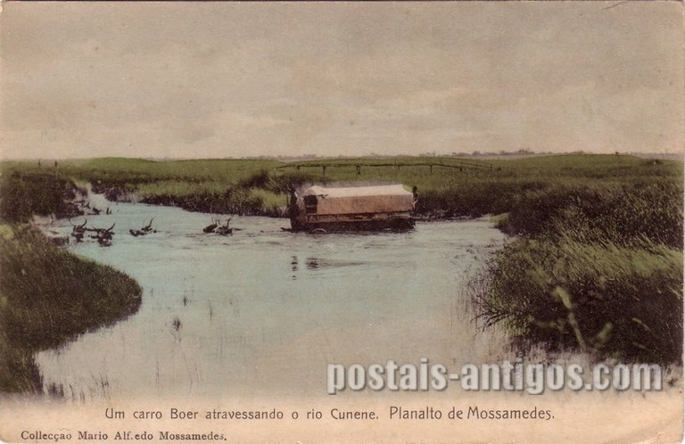 Um carro Boer atravessando o rio Cunene. Moçâmedes, Angola